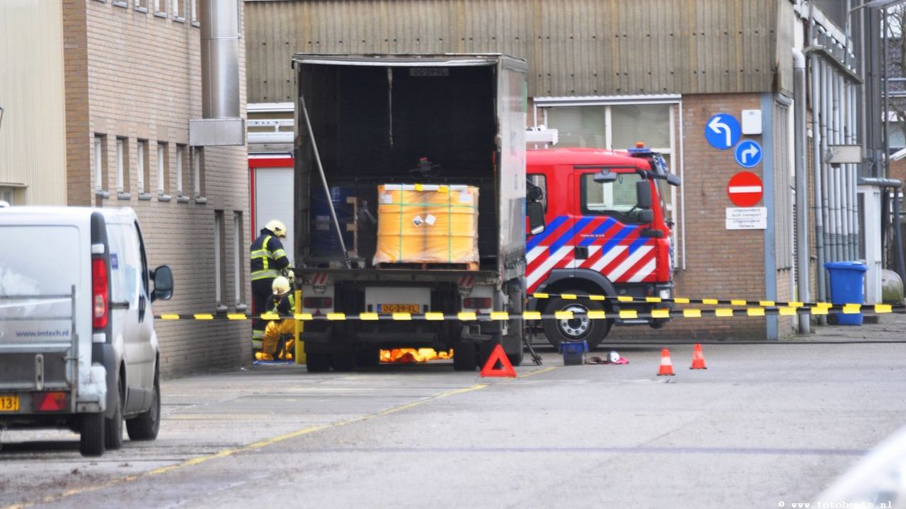 Bijtende stof lekt uit vat bij Enitor - RTV NOF Nieuws