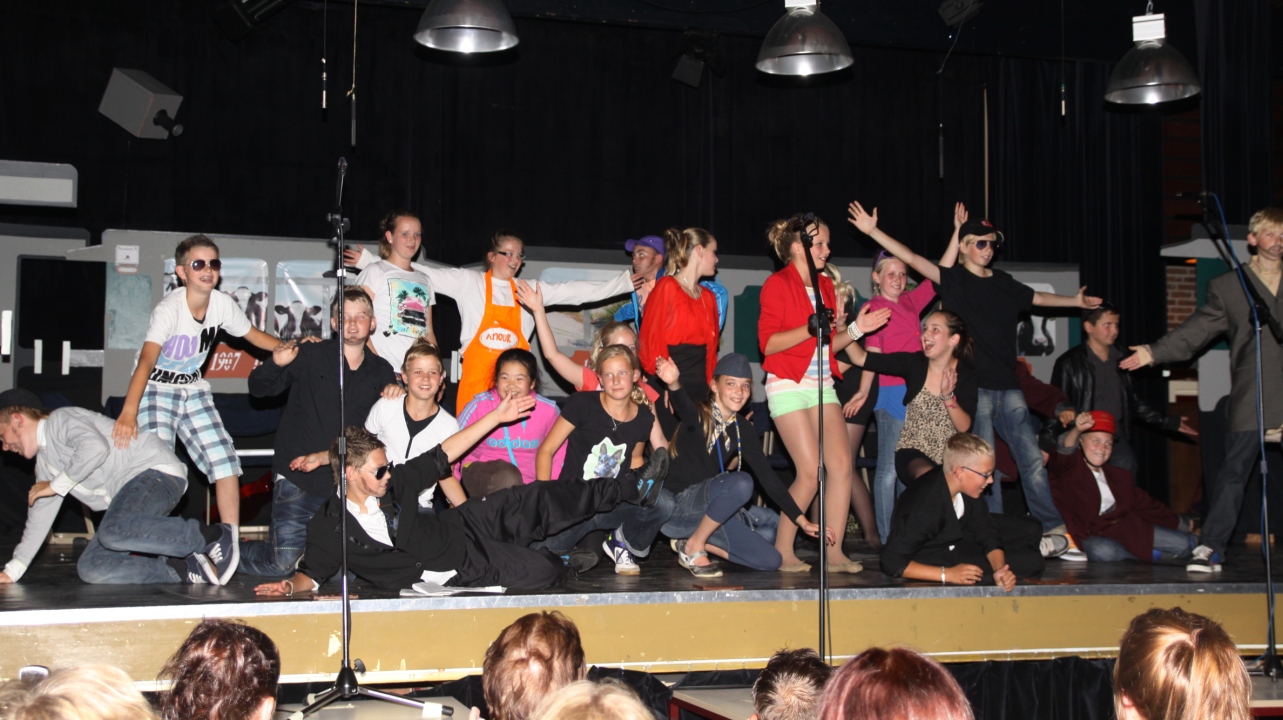 Afscheids musical groep 8 Koningin Juliana School - RTV NOF Nieuws