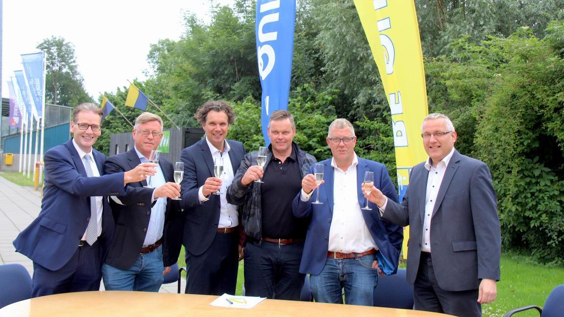 Hoofdsponsors tekenen voor drie jaar Be Quick Dokkum - RTV NOF Nieuws