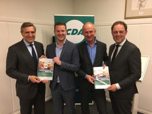 Sybrand Buma en Harry van der Molen ontvangen eerste exemplaar ...