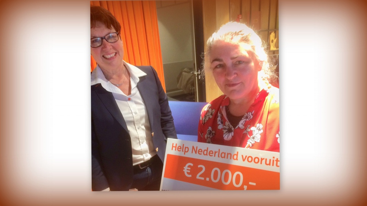 Cheque voor Zorgboerderij de Witrik Twijzelerheide - RTV NOF Cheque voor Zorgboerderij de Witrik Twijzelerheide - RTV NOF