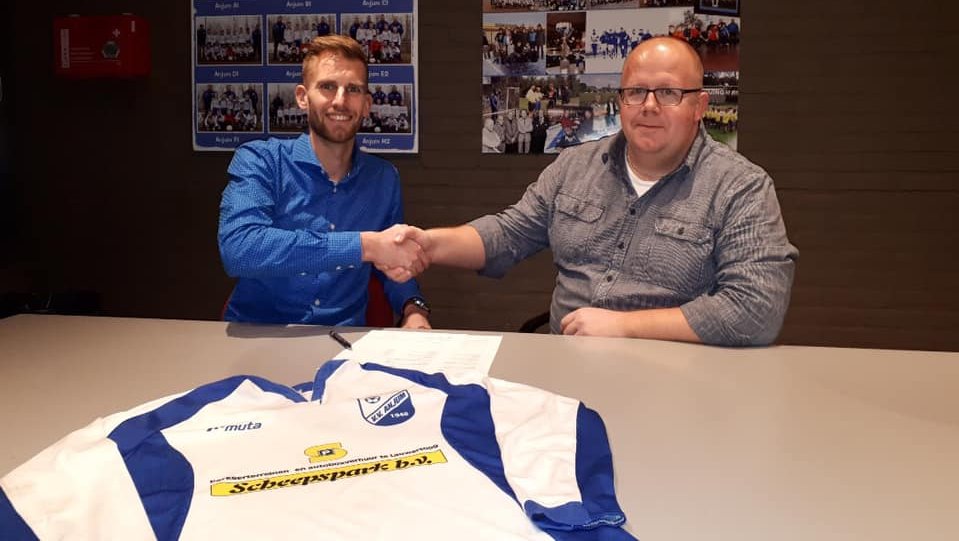 Sip Jaap Bos nieuwe hoofdtrainer V.V. Anjum - RTV NOF Nieuws