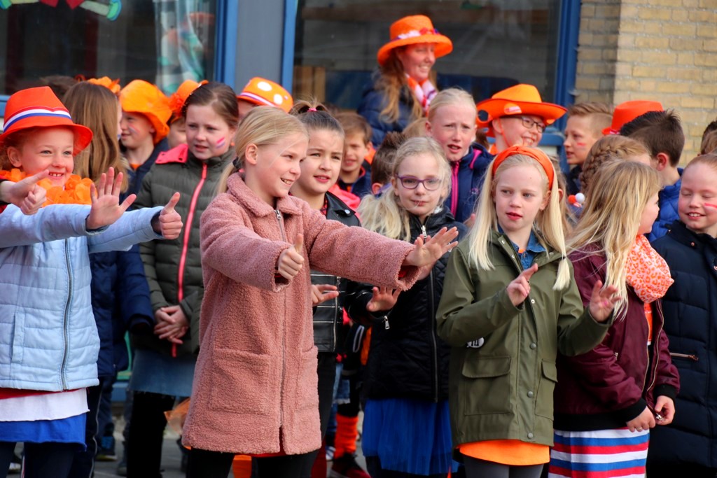 Feestelijke Koningsspelen Koningin Julianaschool Kollum - RTV NOF Nieuws
