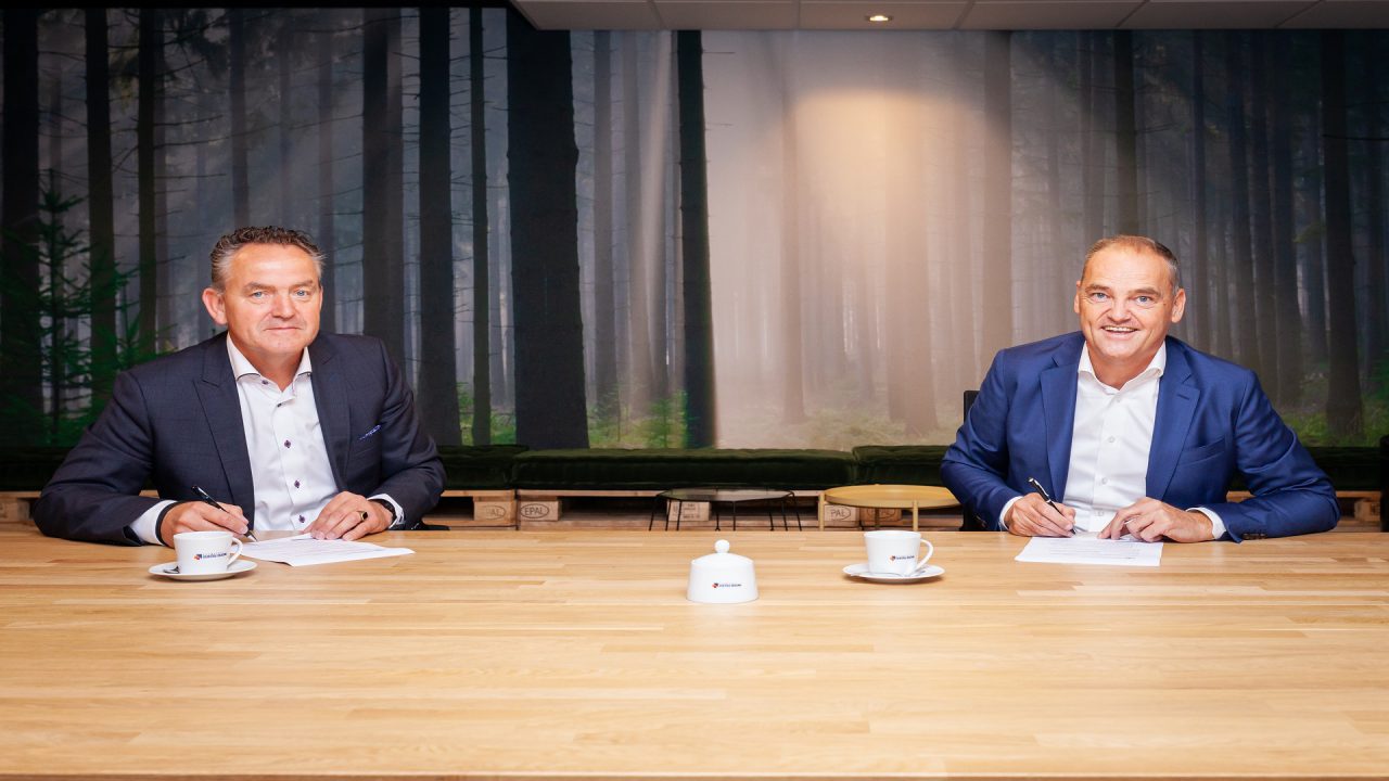 Bouwgroep Dijkstra Draisma nieuwe hoofdsponsor Drachtster Boys - RTV ...