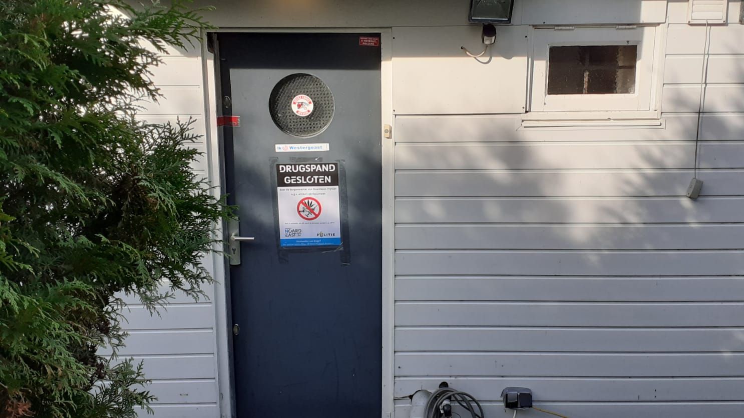 Burgemeester Kramer sluit drugspand aan Prellewei - RTV NOF Nieuws Burgemeester Kramer sluit drugspand aan Prellewei - RTV NOF Nieuws