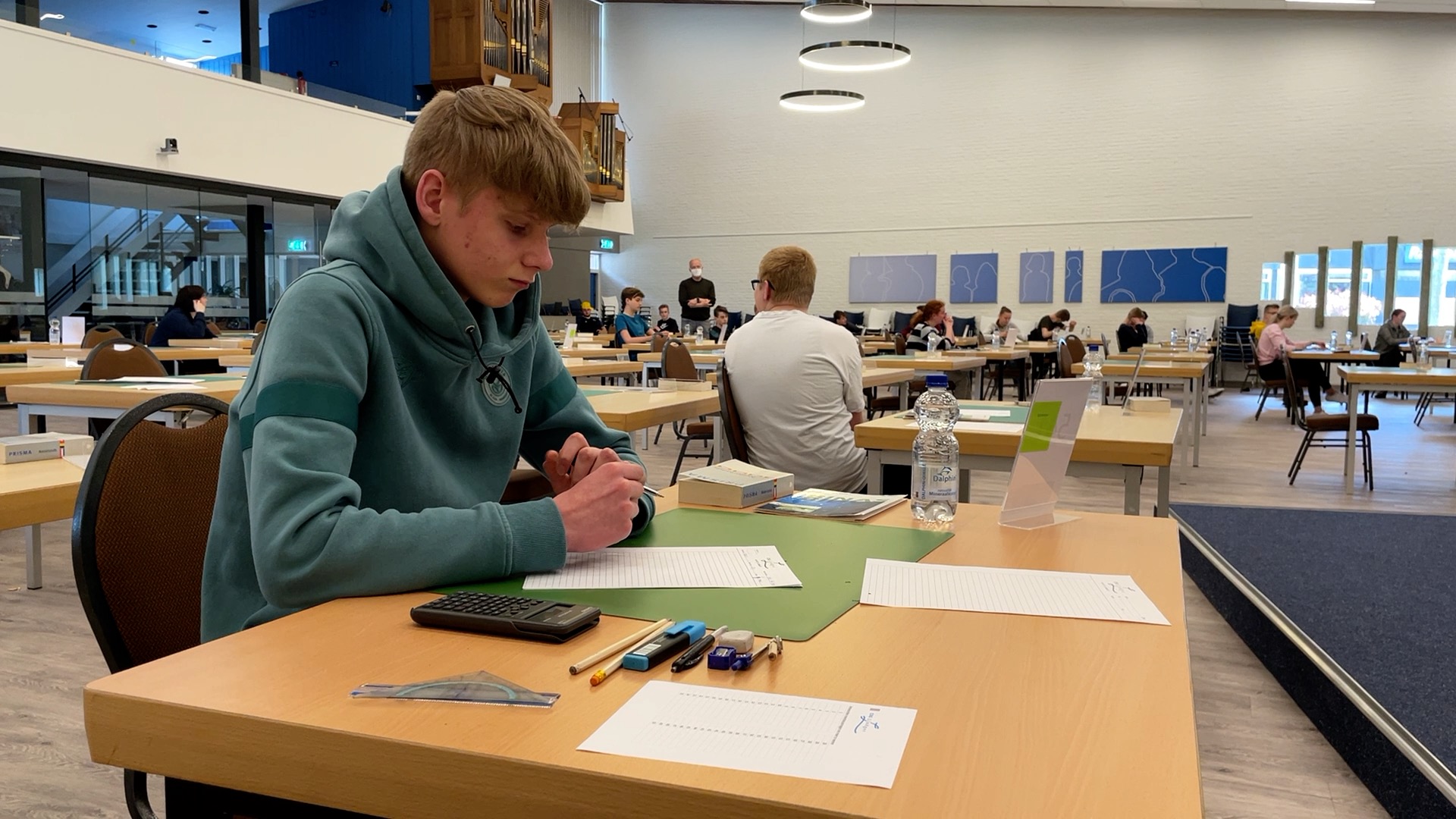 VIDEO: Pittig examen natuurkunde voor leerlingen CSG Liudger in Burgum ...