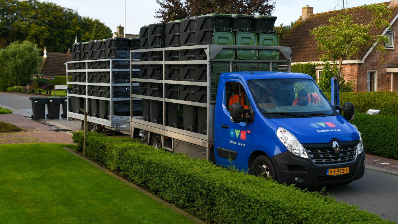 VIDEO: Uitdelen nieuwe afvalcontainers van start in de regio - RTV NOF ...