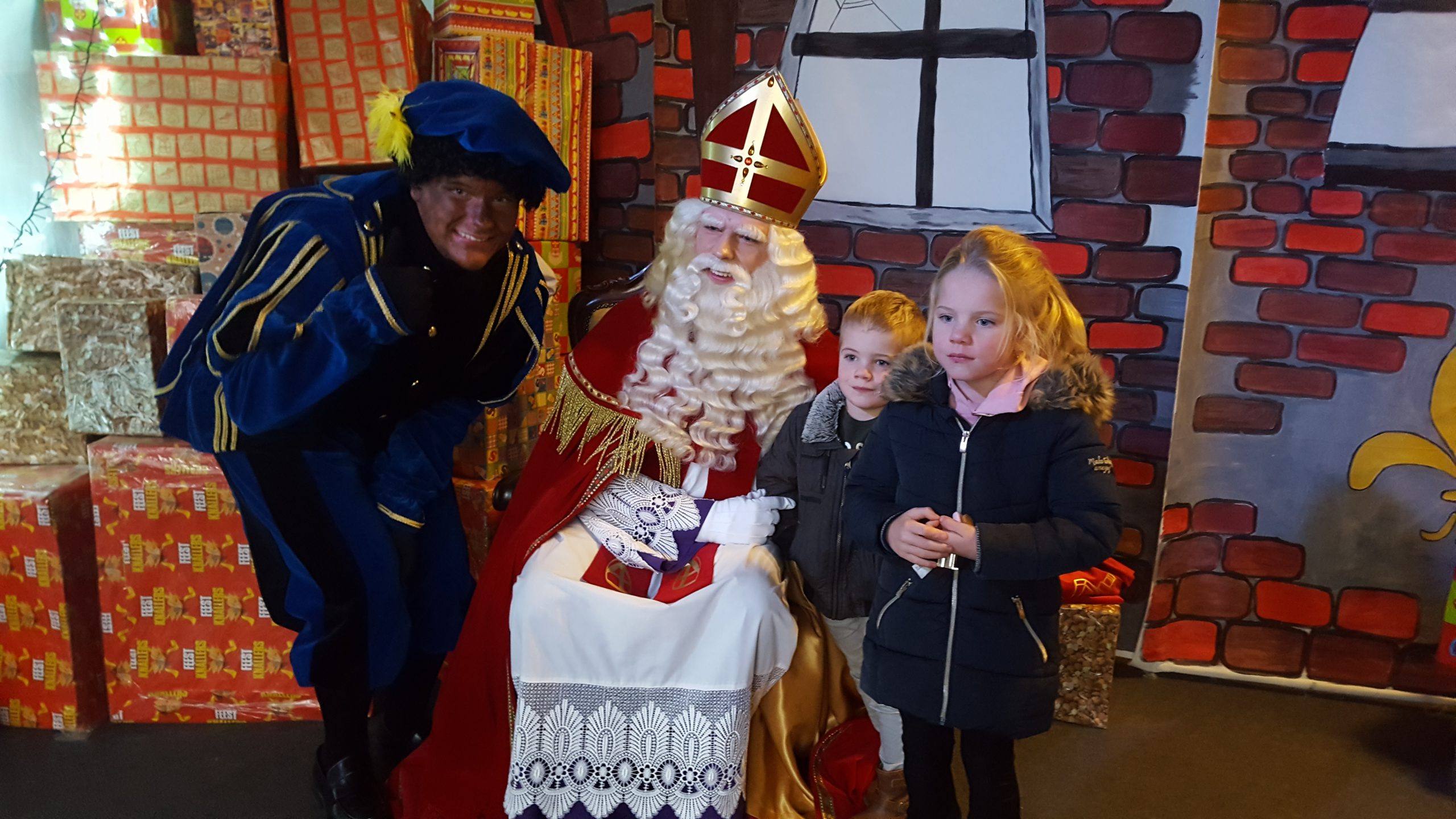 Op de foto met Sinterklaas in Surhuisterveen - RTV NOF Nieuws
