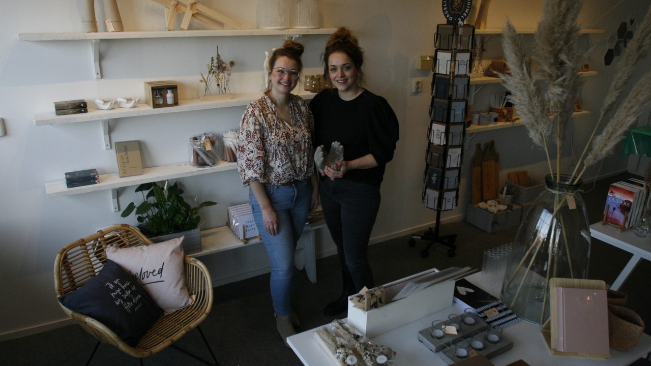 Cadeautjes met boodschap en een klop op de schouder in Eden - RTV NOF ...