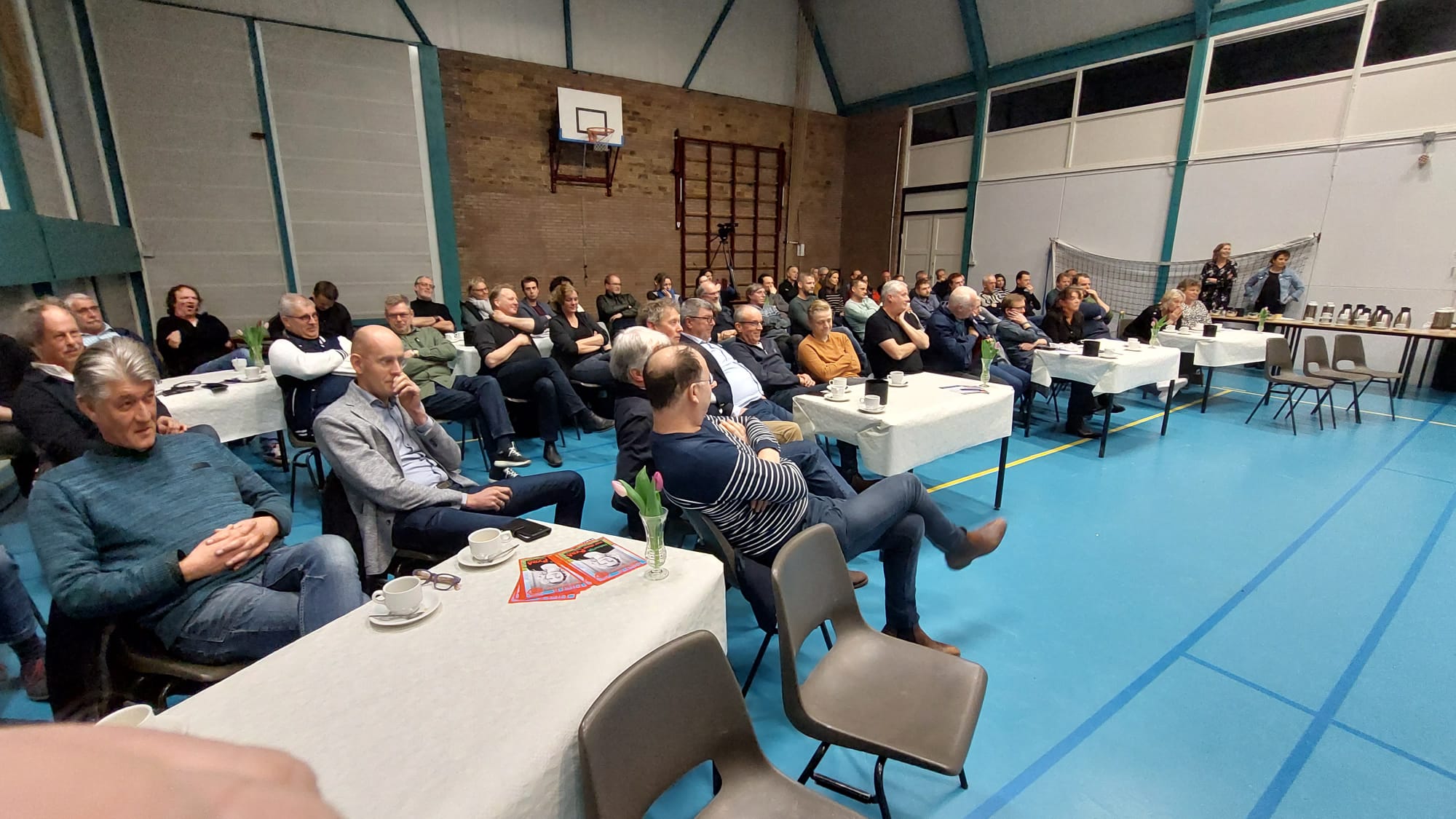 VIDEO: Lijsttrekker BVNL Noardeast-Fryslân vindt dreigbrief onder ... VIDEO: Lijsttrekker BVNL Noardeast-Fryslân vindt dreigbrief onder ...