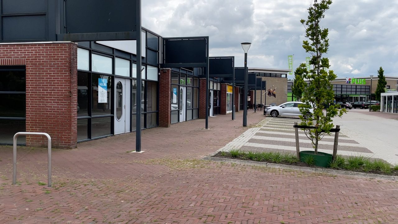 VIDEO: Vernieuwing in winkelcentrum De Westereen: "Leven in de brouwerij!" - RTV NOF Nieuws
