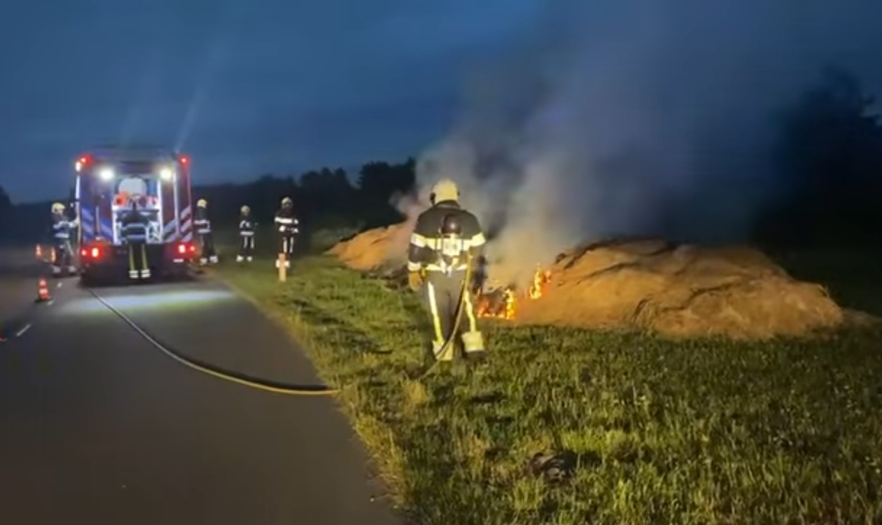 Brandweer blust buitenbrand in De Westereen - RTV NOF Nieuws Brandweer blust buitenbrand in De Westereen - RTV NOF Nieuws