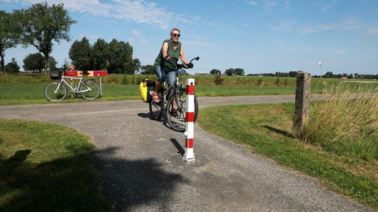 VIDEO: Fietspaaltjes zorgen voor ongelukken, fietsersbond pleit voor weghalen - RTV NOF Nieuws