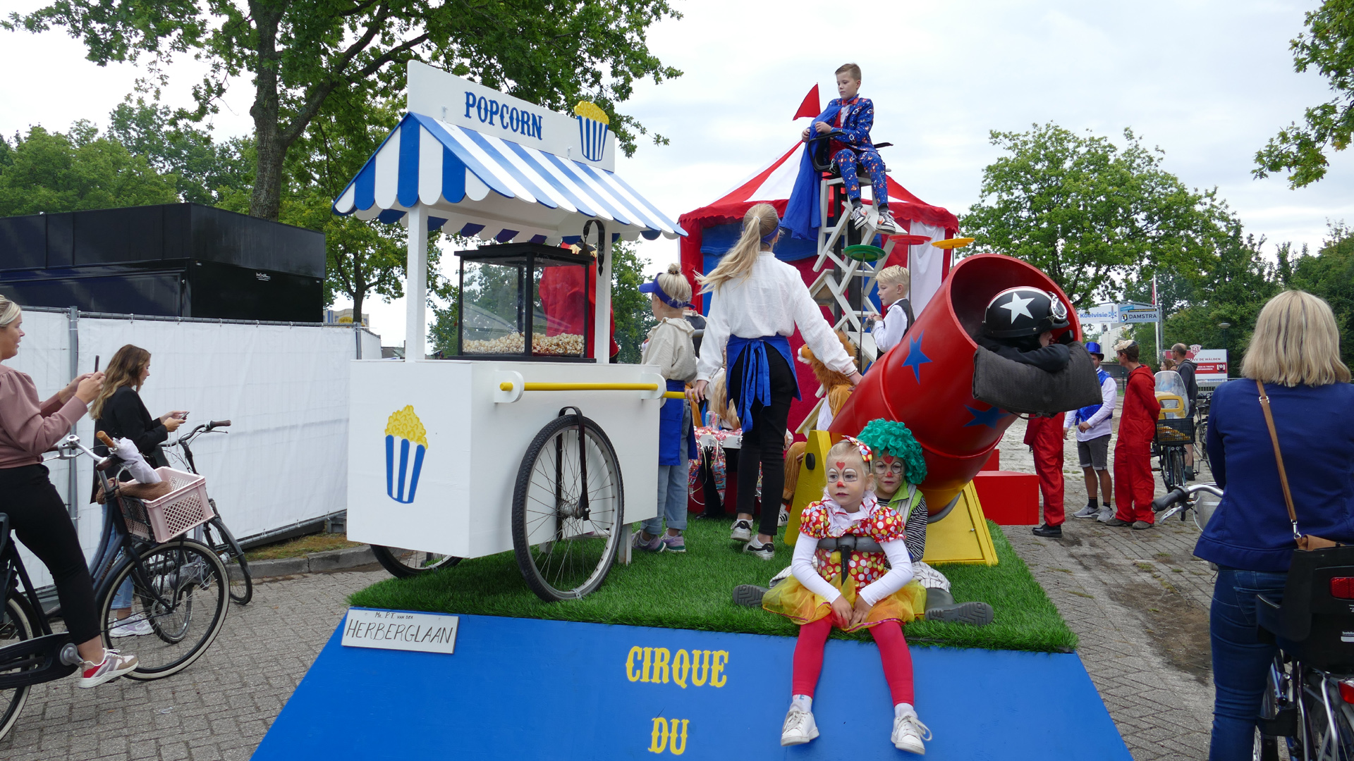 Kleurrijke optocht in Damwâld - RTV NOF Nieuws