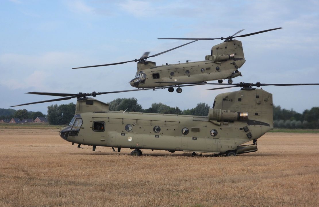 VIDEO: Zo verdedigen militairen de sluizen bij Dokkumer Nieuwe Zijlen ...