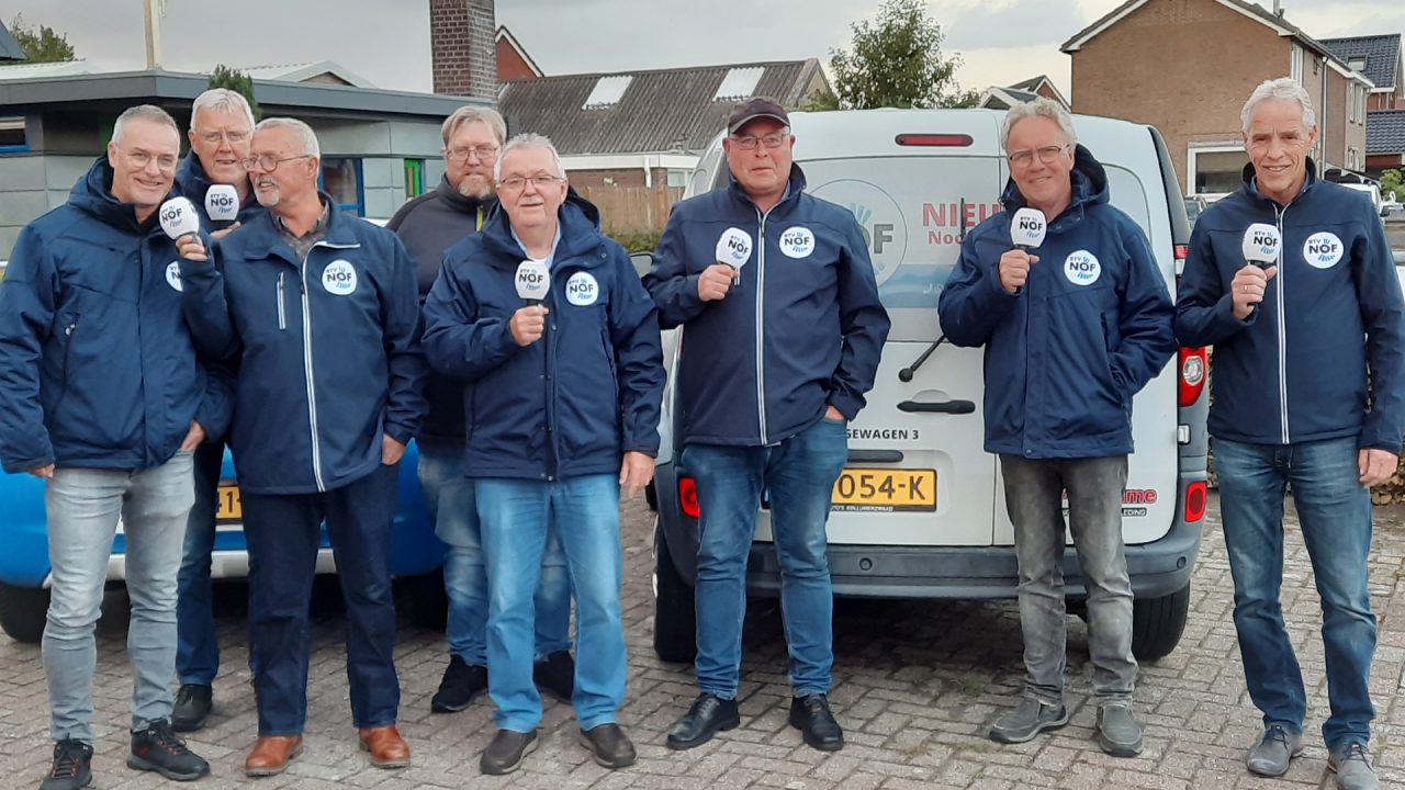 Nieuwe jassen verslaggevers Rûnwei Sport - RTV NOF Nieuws