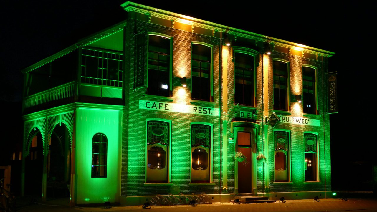 De Kruisweg in Damwâld kleurt week groen voor de pleegzorg - RTV NOF Nieuws