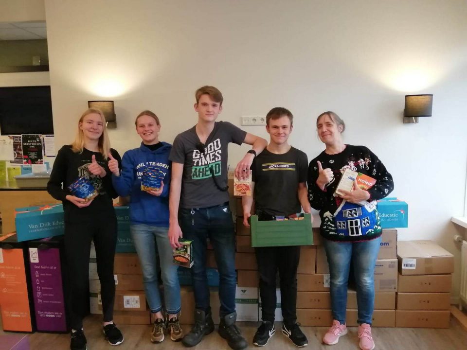 Inzamelactie Lauwers College Buitenpost levert 40 volle dozen op voor ... Inzamelactie Lauwers College Buitenpost levert 40 volle dozen op voor ...