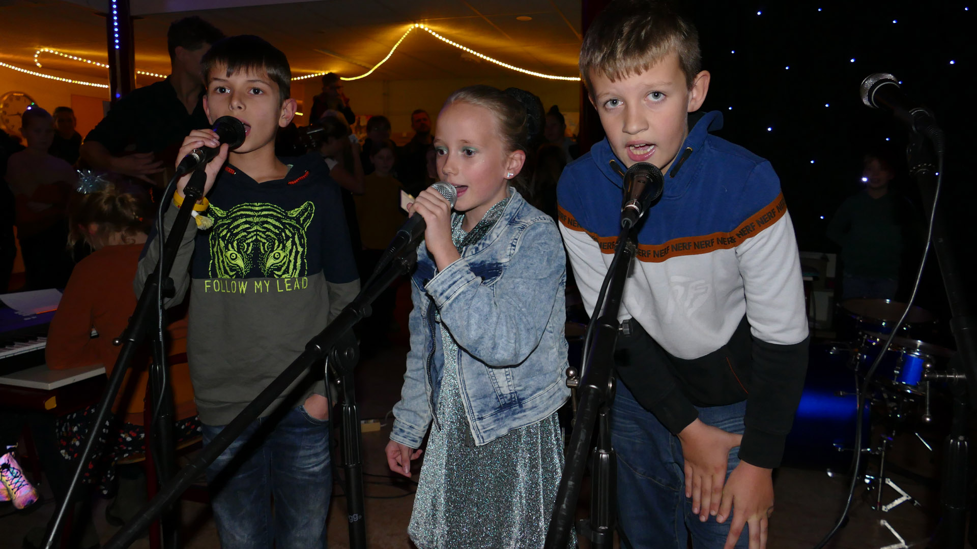 Kerstviering CBS It Fundamint Hallum met kerstmarkt en live schoolband ...