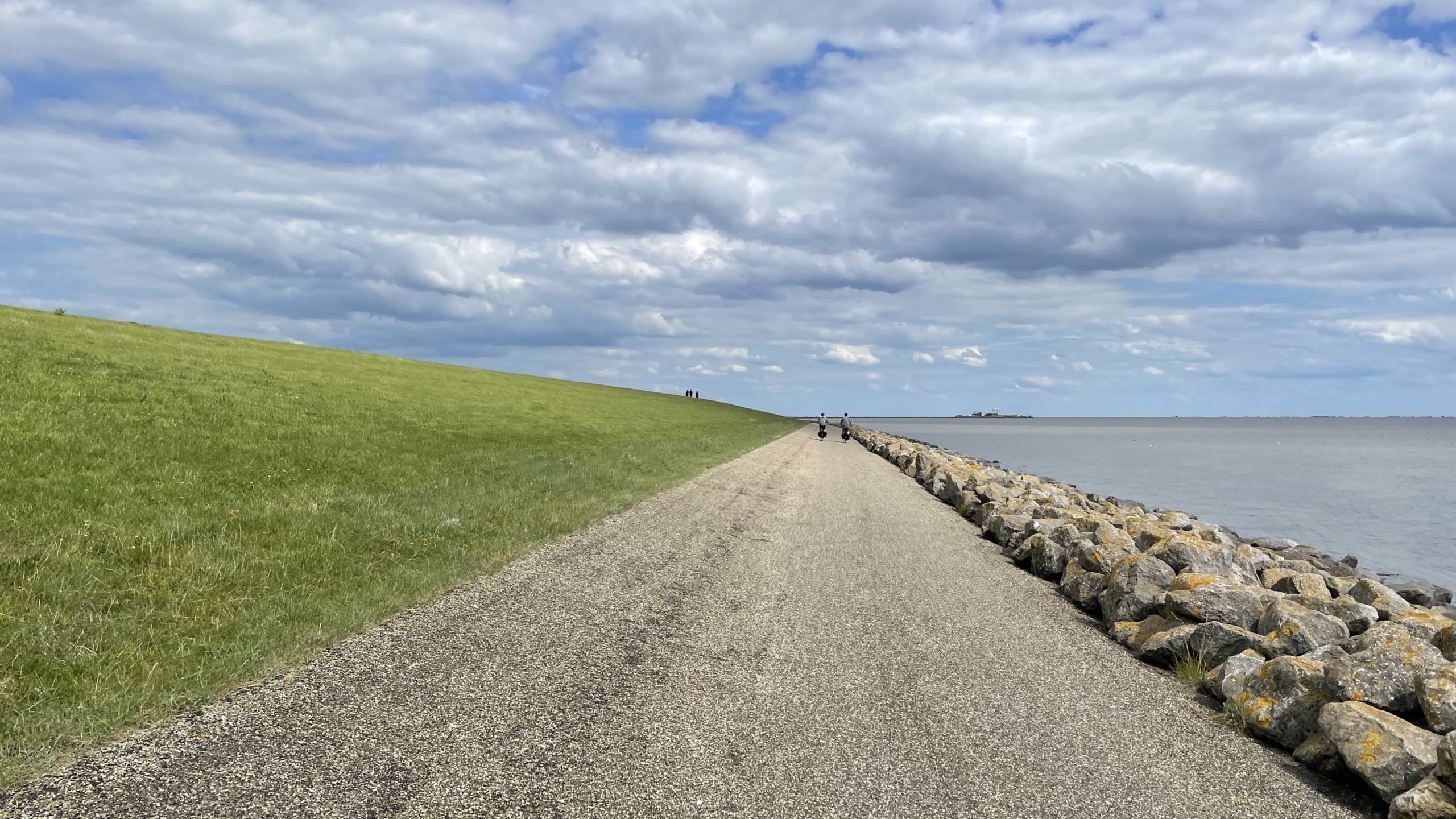 Dijkverhoging Schiermonnikoog: "Het lijkt een gewone bult, maar er komt ...