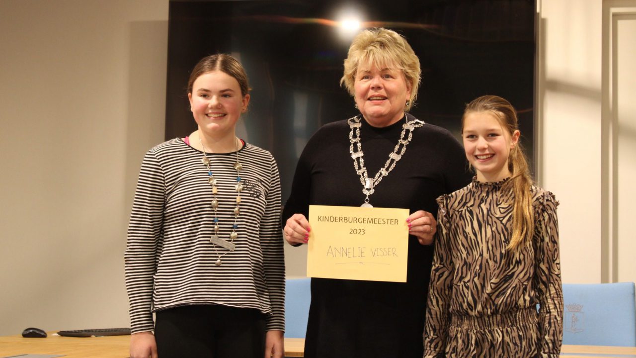 Annelie Visser gekozen als nieuwe Kinderburgemeester - RTV NOF Nieuws