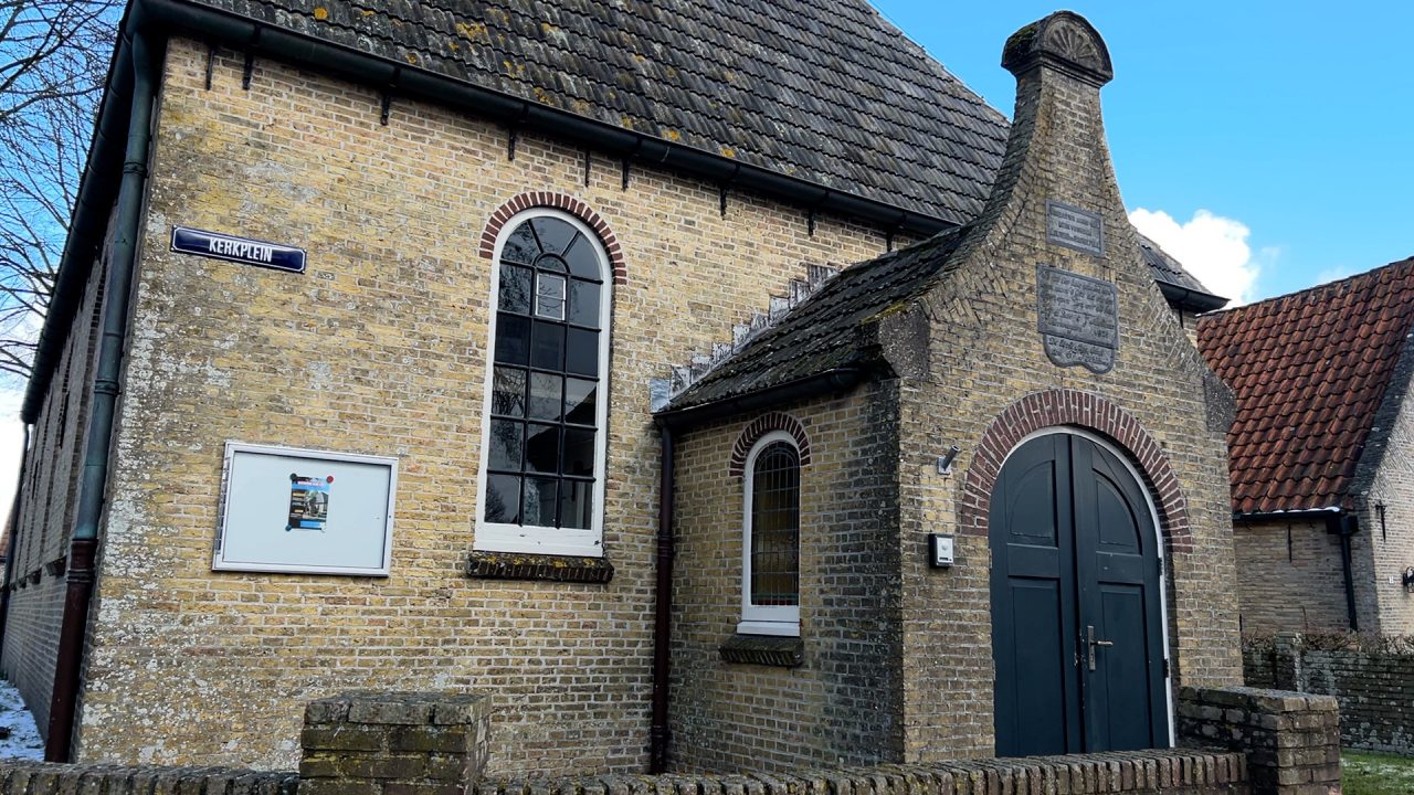 VIDEO: Hervormde kerk Nes te koop: "Hier is heel veel lief en leed ...