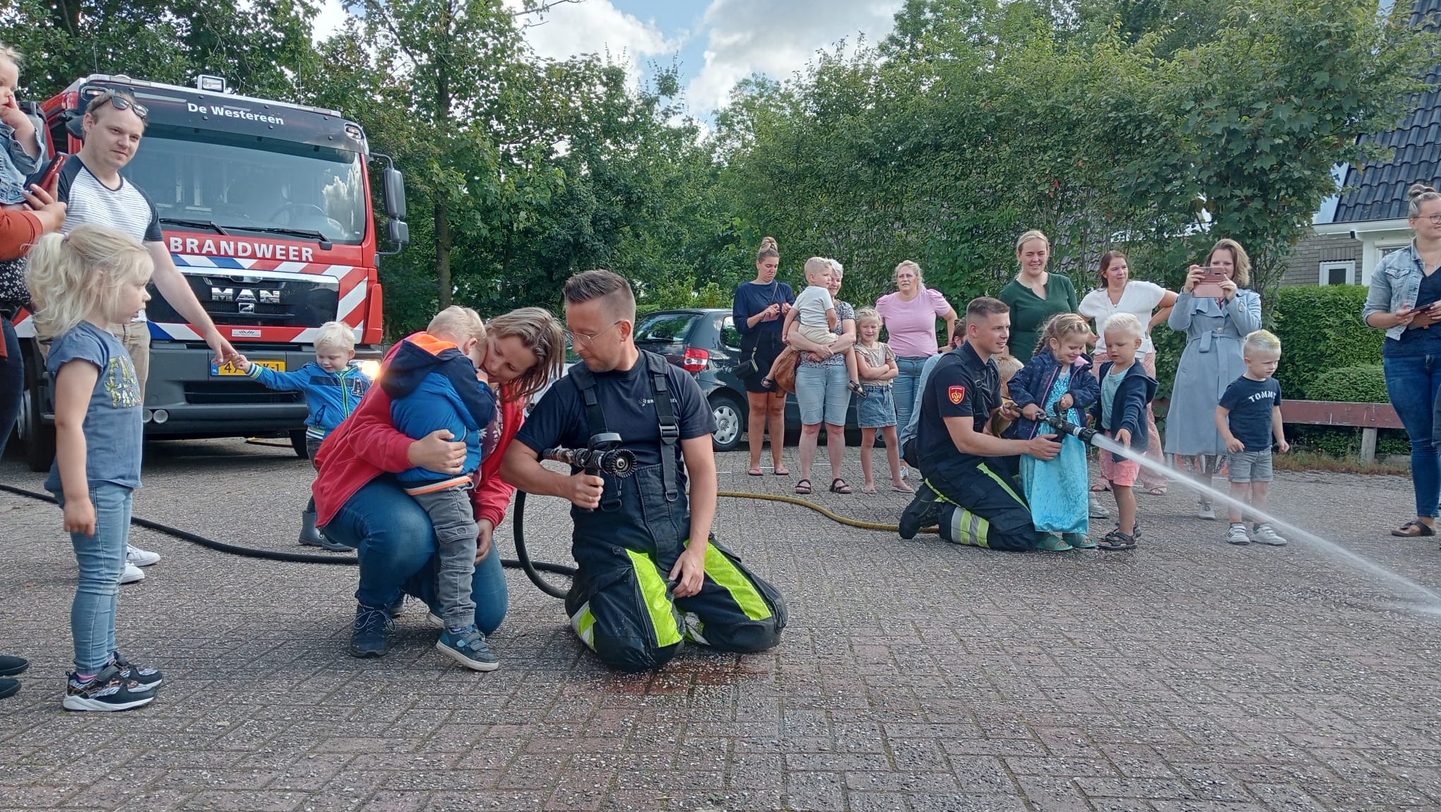 Brandweer op bezoek bij de Dondersteen - RTV NOF Nieuws