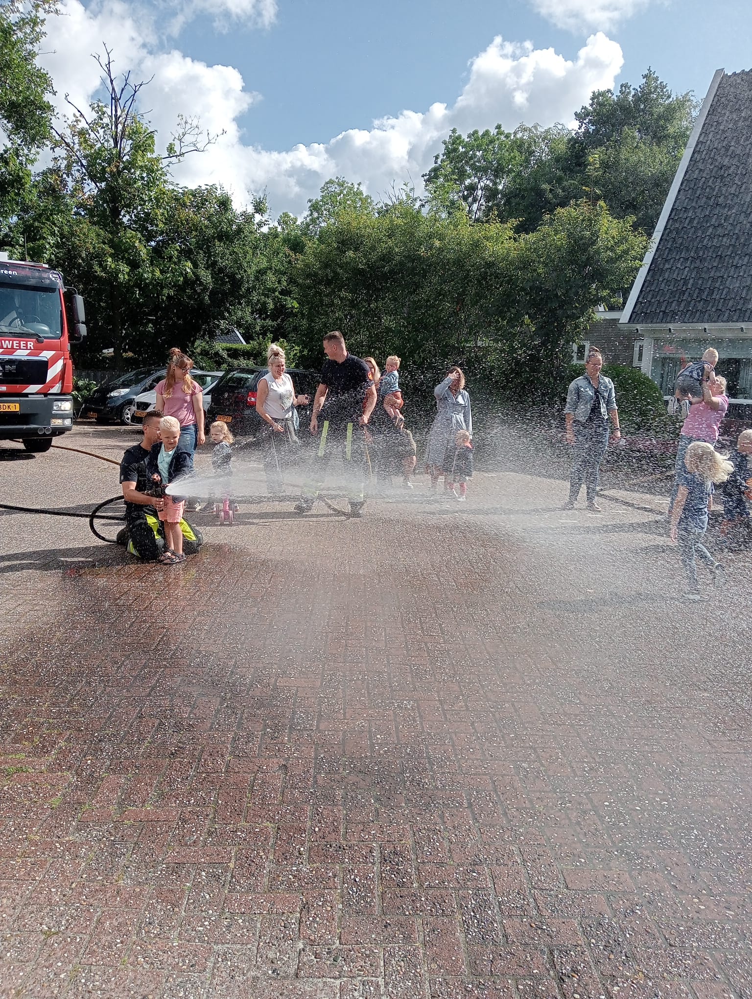Brandweer op bezoek bij de Dondersteen - RTV NOF Nieuws
