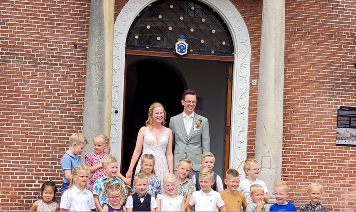 Juf Lisanne van de Koningin Julianaschool in Kollum is getrouwd - RTV ...