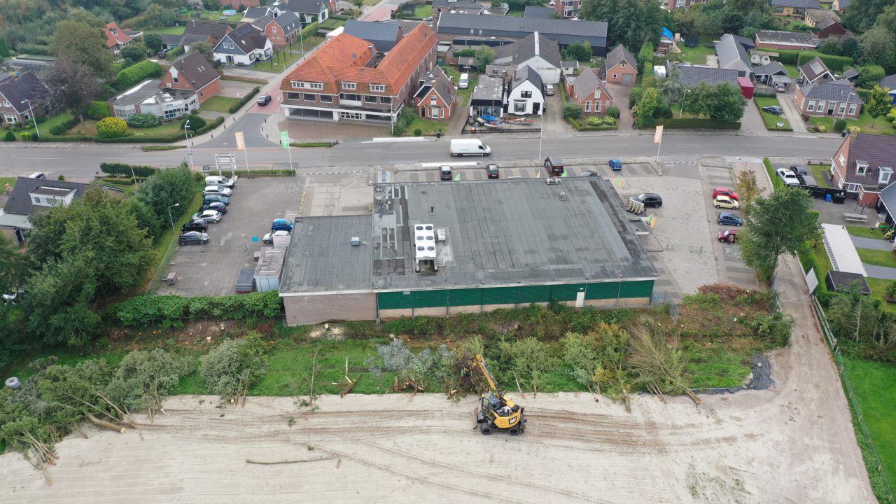 Bomen gekapt voor nieuwbouw Poiesz in De Westereen - RTV NOF Nieuws
