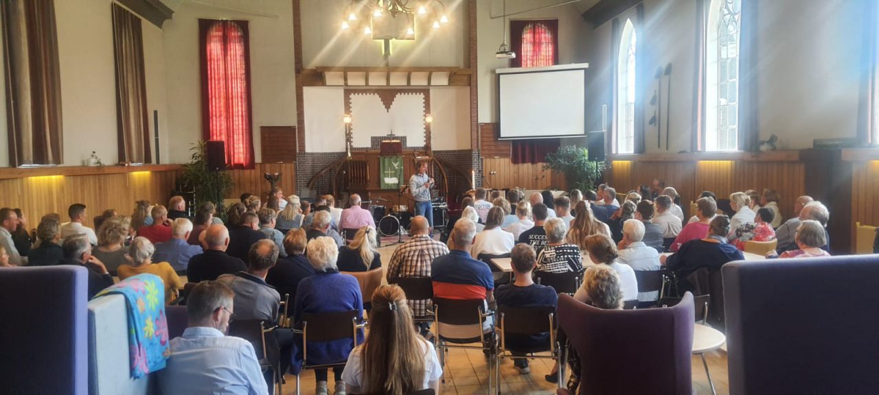 Eerste verbindingsdienst in kerk Burum van start - RTV NOF Nieuws