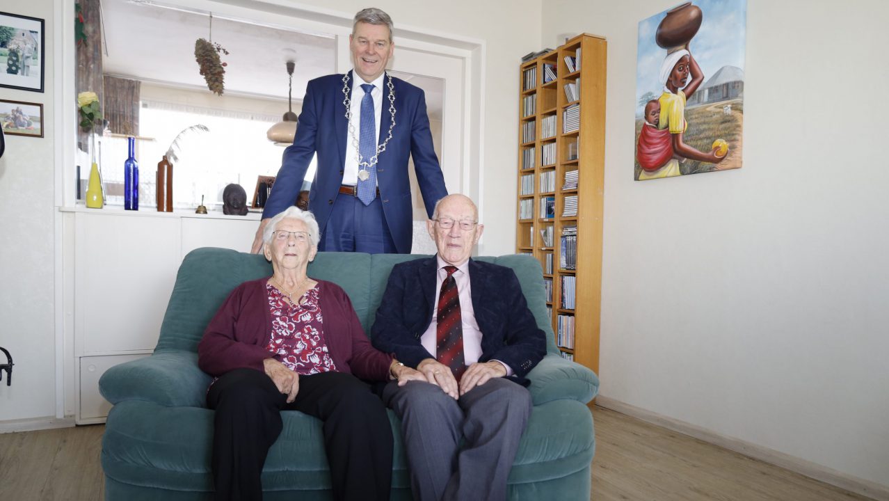 Echtpaar Klopstra-Osinga viert 60-jarig huwelijksjubileum - RTV NOF Nieuws
