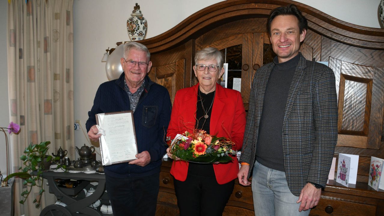 Echtpaar Regnerus uit Dokkum 60 jaar getrouwd - RTV NOF Nieuws