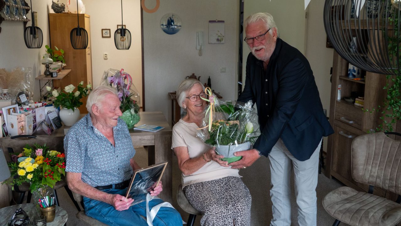 Diamanten huwelijksjubileum voor familie Hoekstra in Dokkum - RTV NOF Nieuws