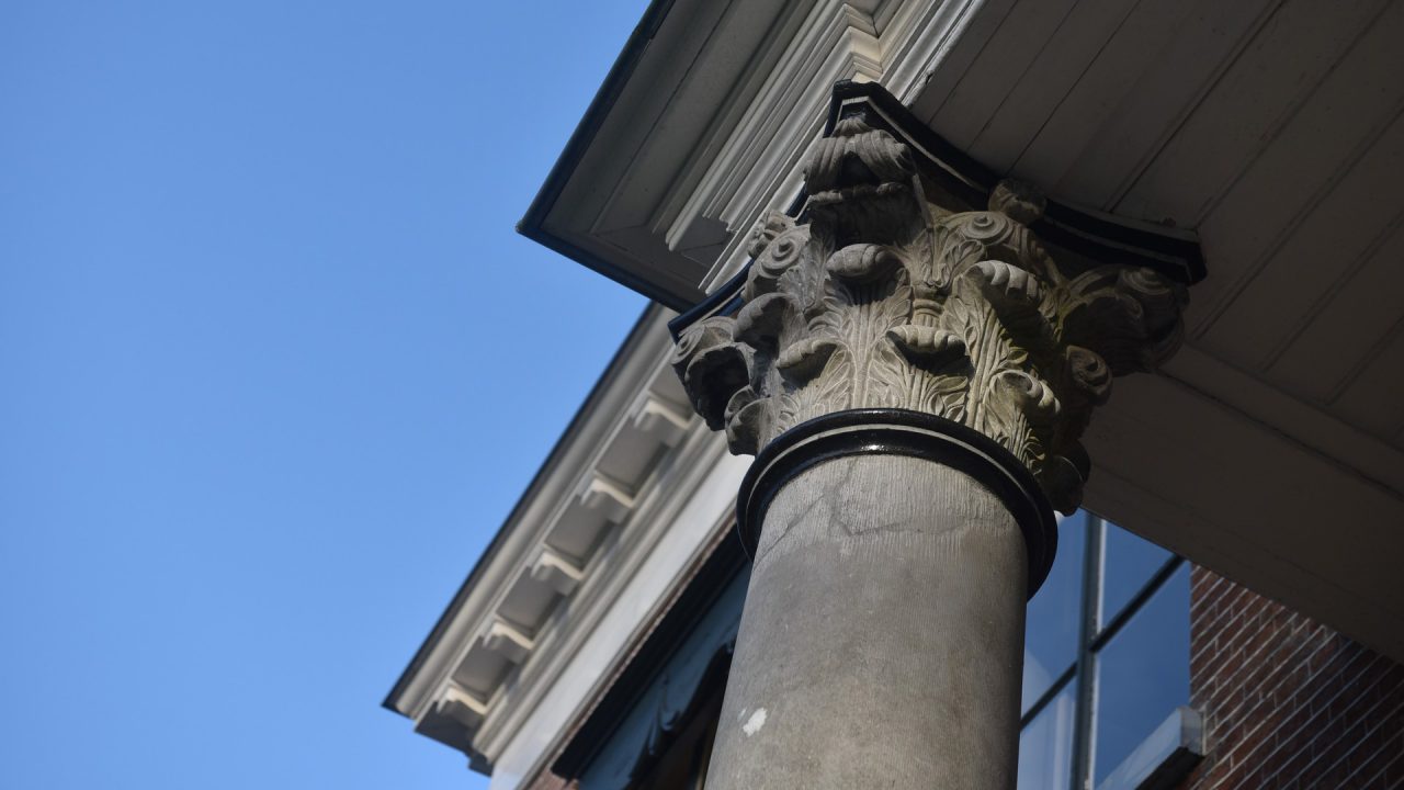 TE ZIEN IN… aflevering 329: Maand van de geschiedenis, Korintische zuil ...