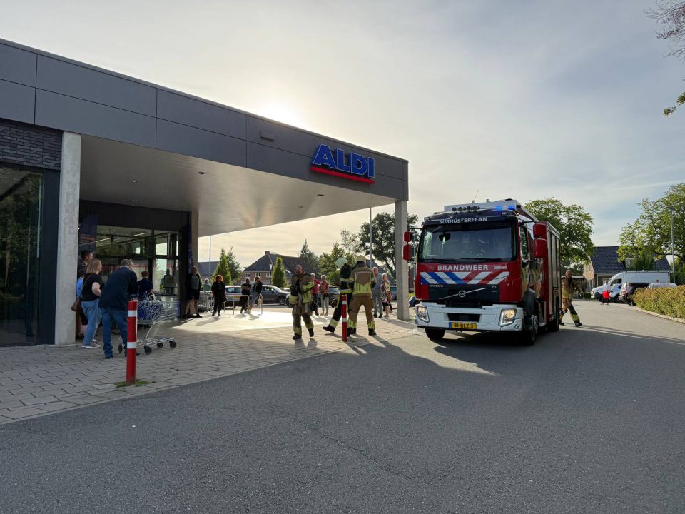 Brandalarm bij Aldi in Surhuisterveen: brandweer doet onderzoek - RTV NOF Nieuws