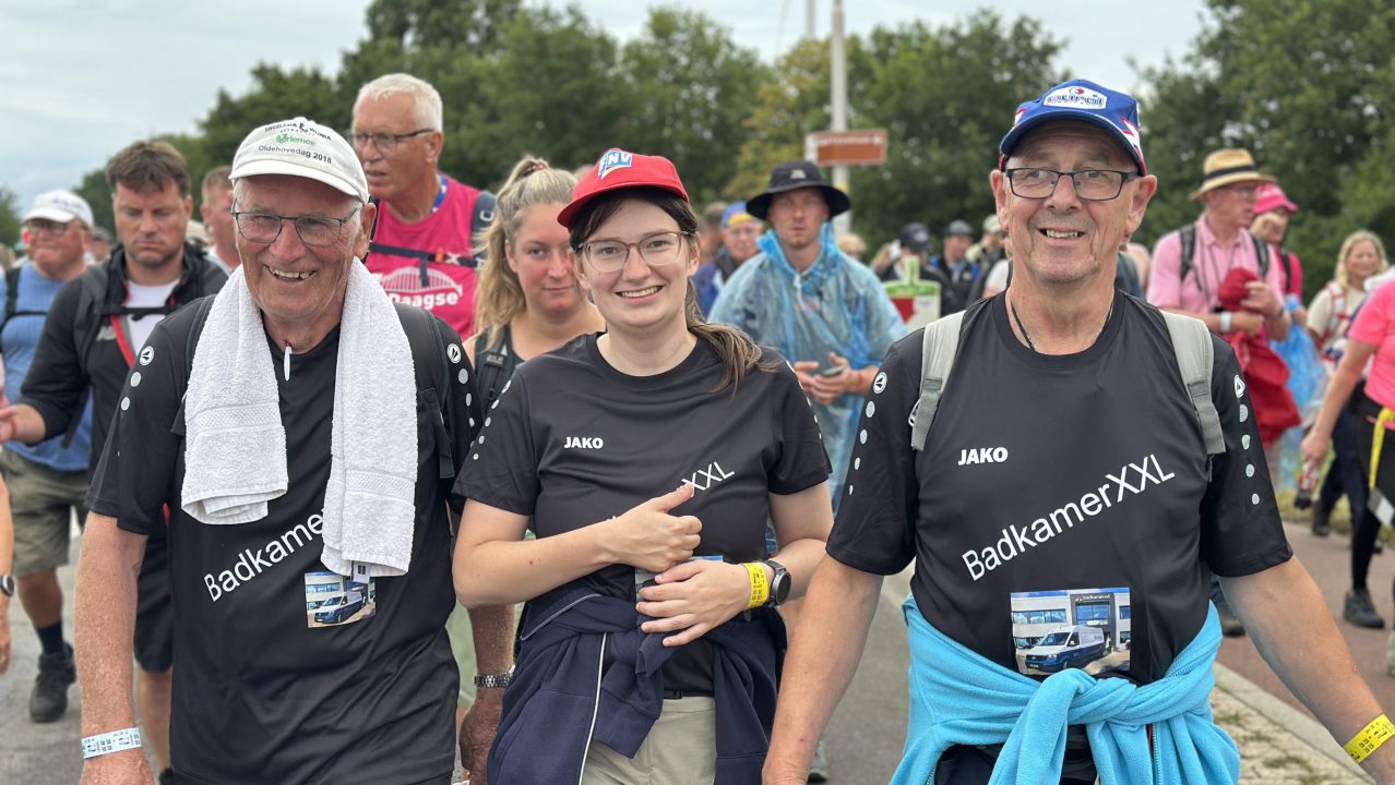 53e keer Nijmeegse Vierdaagse voor Jolly Dooper (83) uit Oentsjerk ...